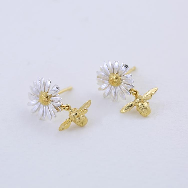 Alex Monroe Daisy Stud Earrings with Teeny Tiny Bee Drops – The Hambledon